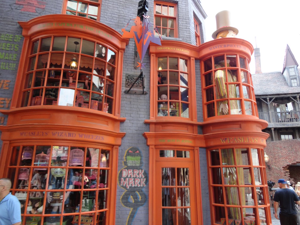 harry-potter-diagon-alley-weasley-store | FilmClub